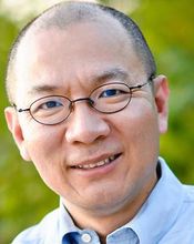 Author Wenguang Huang biography and book list