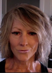 Author Victoria Laurie biography and book list